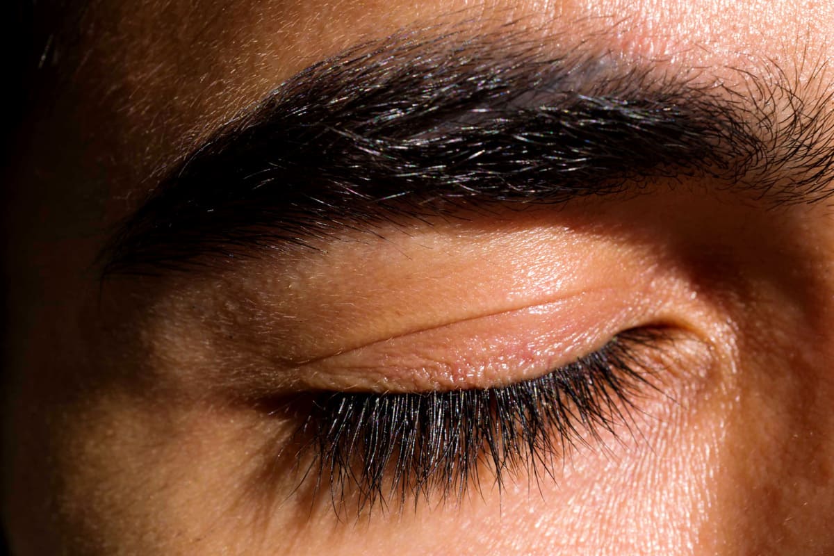 Microblading para hombres: diseño de cejas masculinas paso a paso - Inesbe